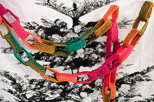 Ravelry: Crochet Paper Chain Christmas Garland pattern by Cintia Gonzalez