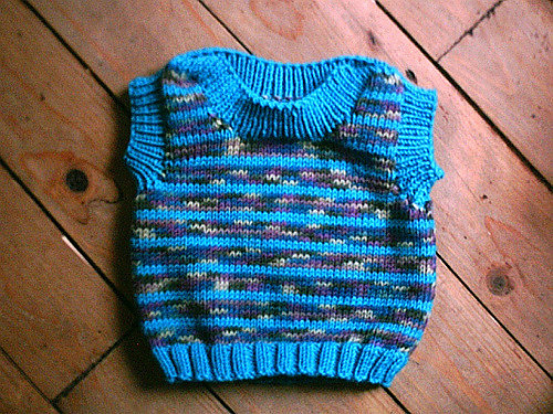 Ravelry: Dear wee baby singlet pattern by Justine Turner