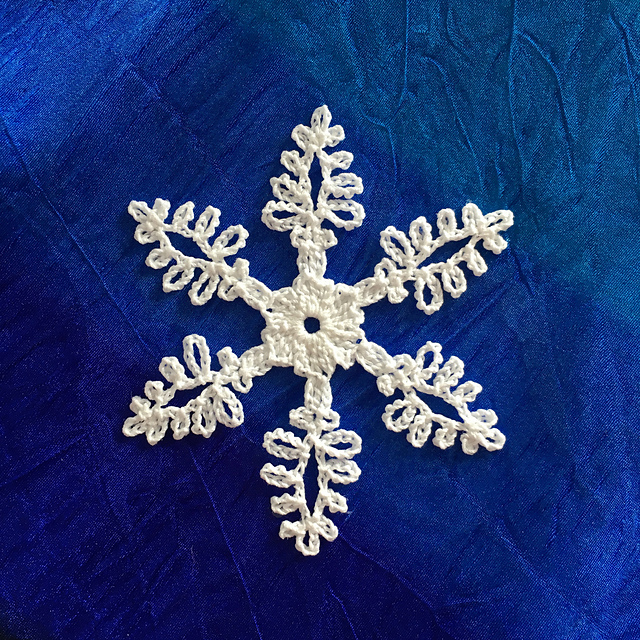 Ravelry: Snowflake SP-5 pattern by Helen Haywood