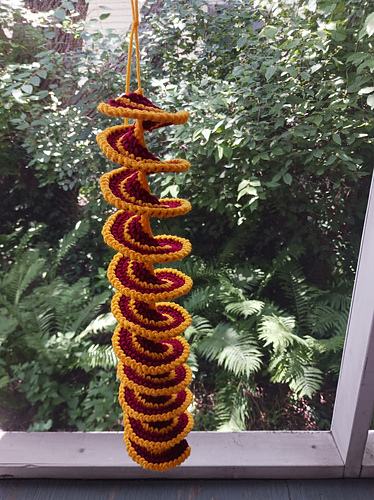 Ravelry: Triple Twirl pattern by Linda Woodthorpe