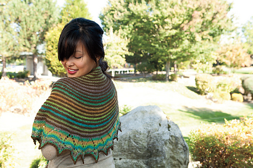 Ravelry: Two Color Crescent Shawl pattern by Kay Meadors