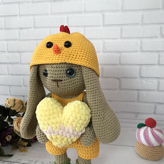 Ravelry: Easter Bunny pattern by Nadegda Zatenackaya