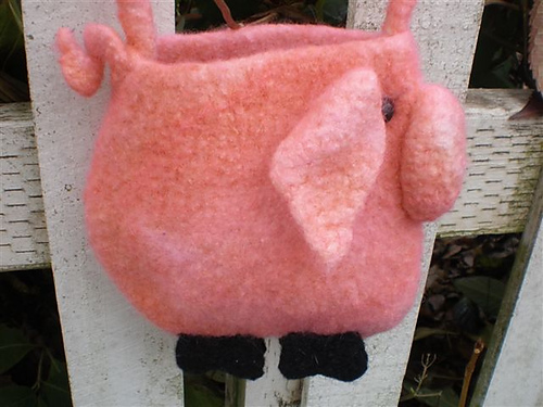 Ravelry: Little Pig Bag pattern by Sharon Braden