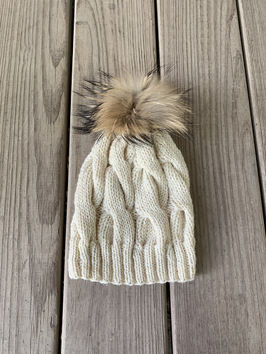 Ravelry: big fat cable hat pattern by Justina Chong