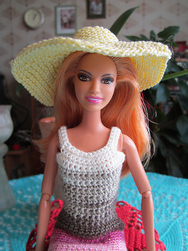 Ravelry: #A42 White/lilac Hat pattern by stickatillbarbie.se