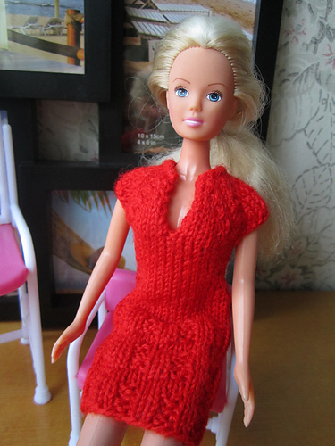 Ravelry: #0268 Pink dress pattern by stickatillbarbie.se