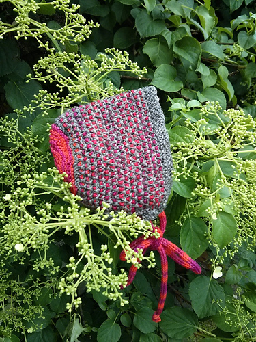 Ravelry: Cozy Baby Coif/Prairie Bonnet pattern by Impertiknits