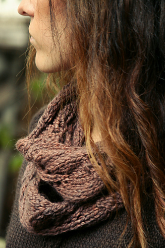 Ravelry: Twin Leaf Loop pattern by Alana Dakos