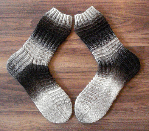 Ravelry: Mojo Light Socks pattern by Wollelfe