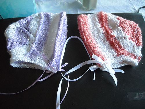 Ravelry: Star Bonnet / Capota con estrella pattern by Ana Sancho Rumeu