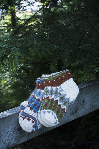 Ravelry: Cozy cottage socks pattern by Anna Radchenko