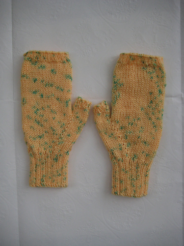 Ravelry: Fingerless mittens Wheat field pattern by Maryna Radzko