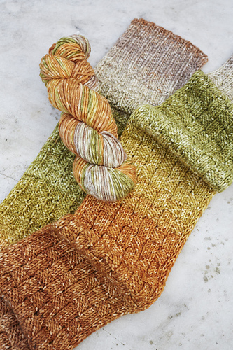 Ravelry: Attabi Scarf pattern by Nina Holubcova