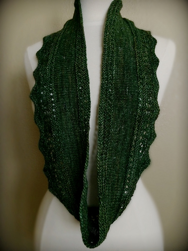 Ravelry: Hang Low Cowl pattern by Natalie Larson