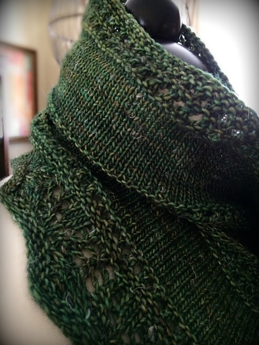 Ravelry: Hang Low Cowl pattern by Natalie Larson