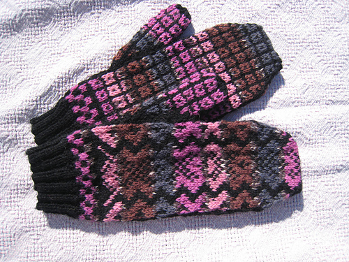 Ravelry: Four Needle Fair-Isle Mittens - Super Fine pattern by Patons