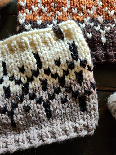 Ravelry: Diamond Willow Cowl pattern by Jamie Rex