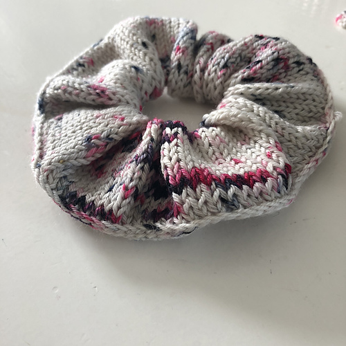 Ravelry: Strikkascrunchies / knitted scrunchies pattern by Miriam ...