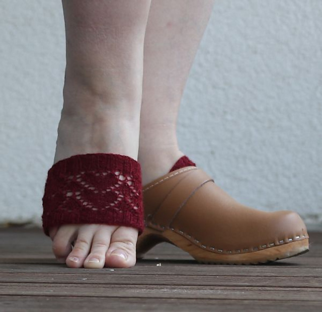 Ravelry: Clog Sock pattern by Marion Nowak