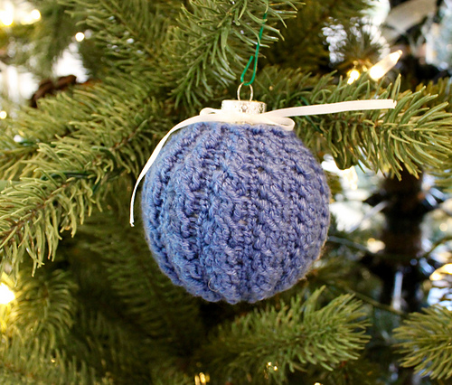 Ravelry: Celtic Cable Ornaments pattern by Noelle Stiles