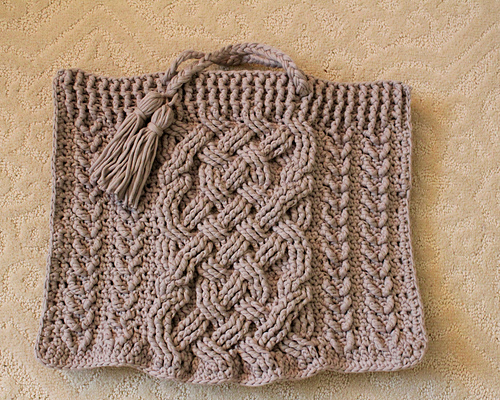 Ravelry: Dover Cable Bag pattern by Noelle Stiles