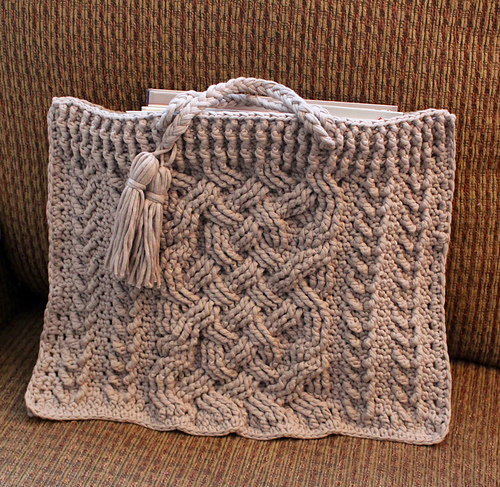 Ravelry: Dover Cable Bag pattern by Noelle Stiles