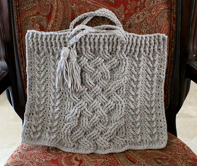 Ravelry: Dover Cable Bag pattern by Noelle Stiles