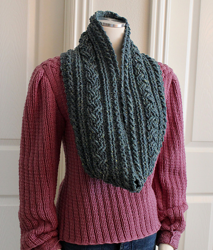Ravelry: Bulky Celtic Cable Cowl pattern by Noelle Stiles