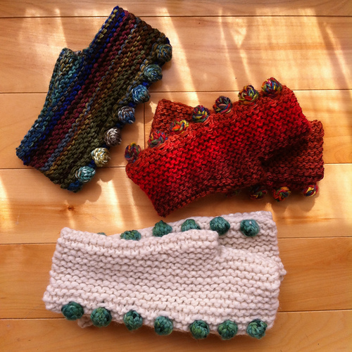 Ravelry: Bobblicious Fingerless Mitts pattern by Paula Smith