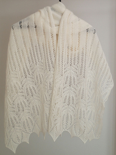 Ravelry: Panna Frost Flower Lace Shawl pattern by Foldi knit