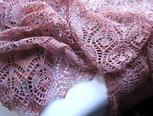 Ravelry: lutea shawl pattern by Lori Law