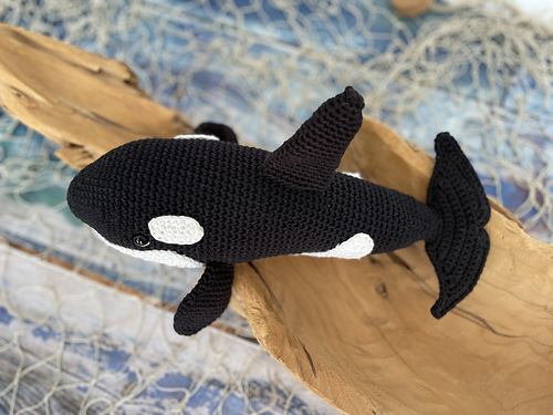 Ravelry: Kalla the Orca Whale Amigurumi pattern by Lindsey Roe