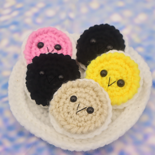 Ravelry: Sandwich Oreo Cookie Amigurumi pattern by StringyDingDing