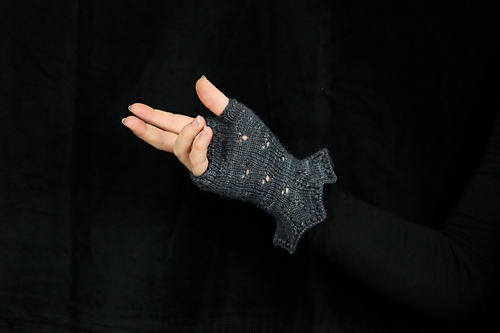 Ravelry: Wool of Bat Mitts pattern by Olivia Hoak