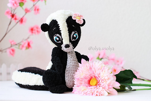Ravelry: Skunk Flo pattern by Olya Usoltseva
