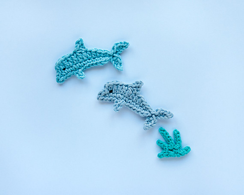 Ravelry: Dolphin Applique pattern by Carolina Guzman