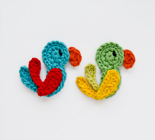 Ravelry: Parrot Applique pattern by Carolina Guzman