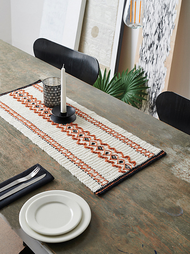 Ravelry: Snake Table Runner pattern by Pat Strong