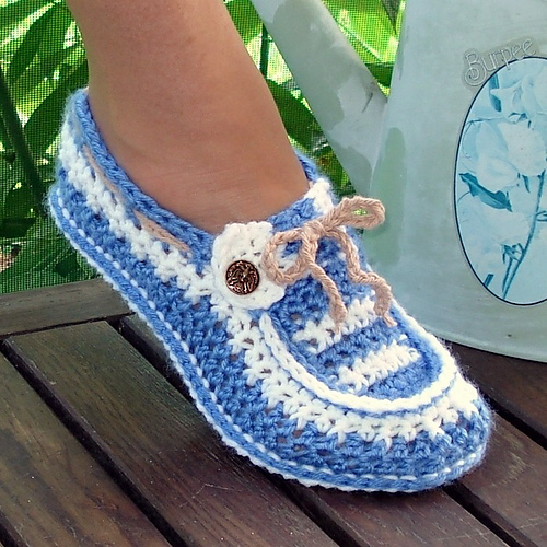 Ravelry: Adult Button Loafers pattern by Genevive Hunter