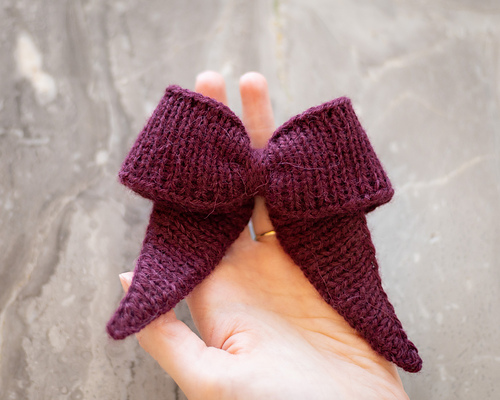 Ravelry: Knit Bow pattern by Kaitlin Barthold