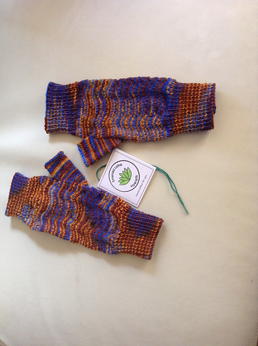 Ravelry: Ripple Wave Fingerless Mitts pattern by Kate Lore Designs