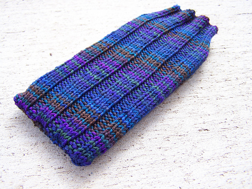 Ravelry: Ribbed Phone Sweater pattern by Renée Kies