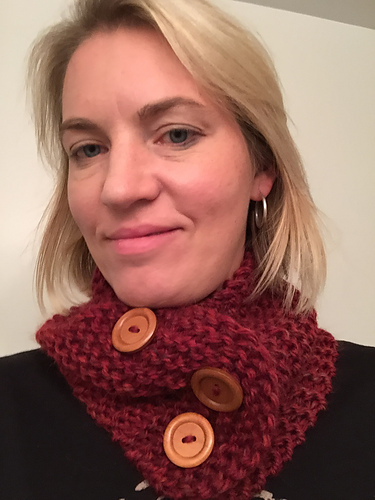 Ravelry: Garter Button Cowl pattern by Laura Groff