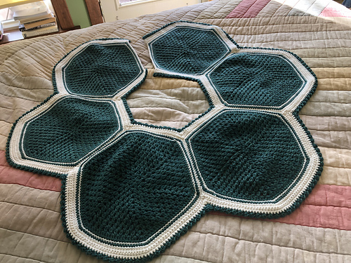 Ravelry: Granny Hexagon Tree Skirt pattern by Kara Gunza