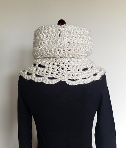 Ravelry: Bulky or Medium Neck Kerchief pattern by chez pascale