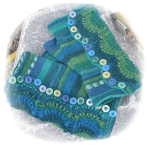 Ravelry: Spatterdash Wristwarmers pattern by Dagmar Mora