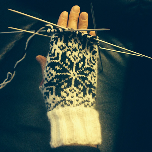 Ravelry: Norwegian Rose - Selbu mittens pattern by Katrinine