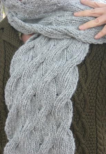 Ravelry: Onduleux Wavy Cables Scarf pattern by StevenBe
