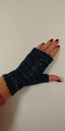 Ravelry: Beaded Picot Mitts pattern by Kate Kalvig