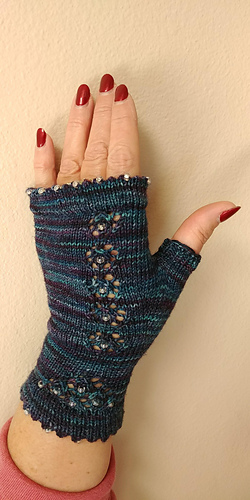 Ravelry: Beaded Picot Mitts pattern by Kate Kalvig